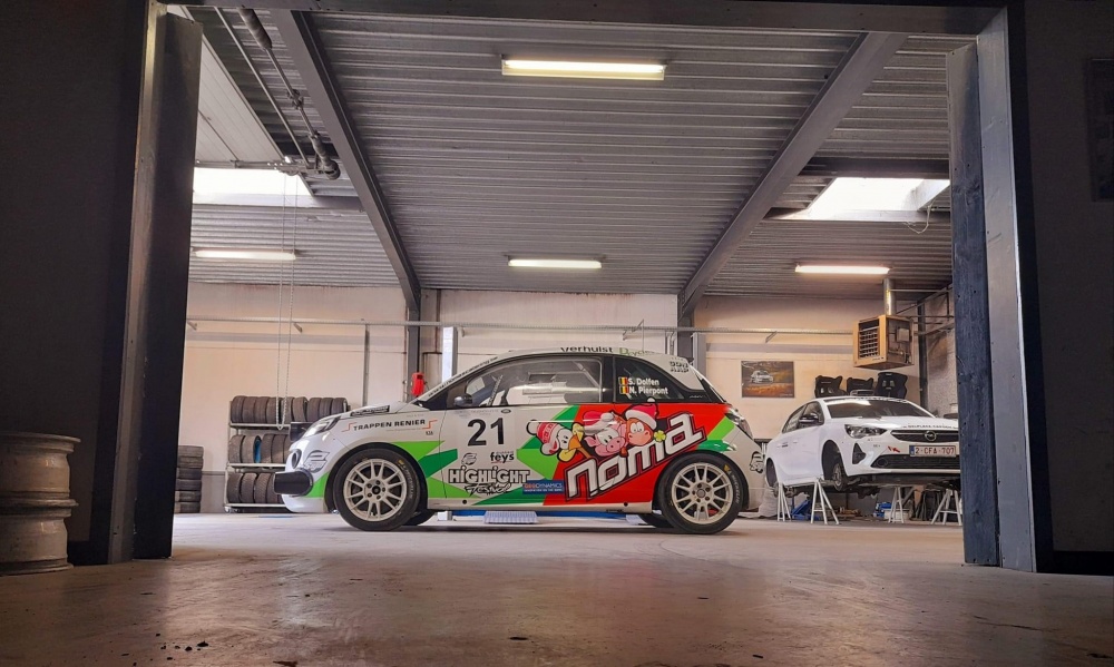 Leuke livery voor de Noma Opel Adam R2 van Steven... - Rally van Kortrijk