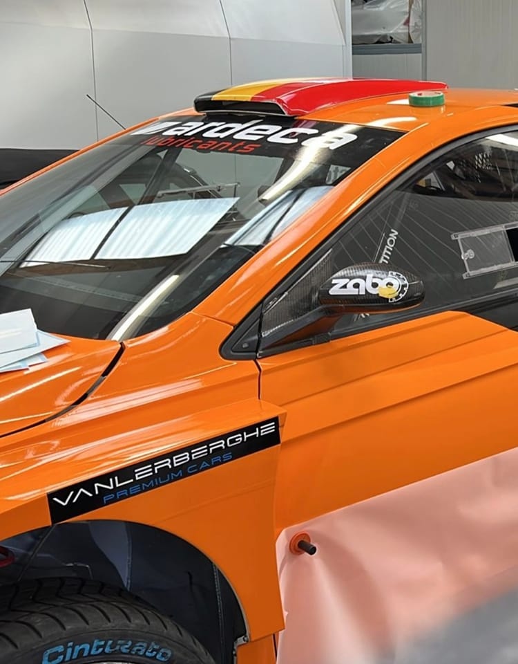 De VW Polo van Davy Vanneste krijgt... - Rally van de Monteberg